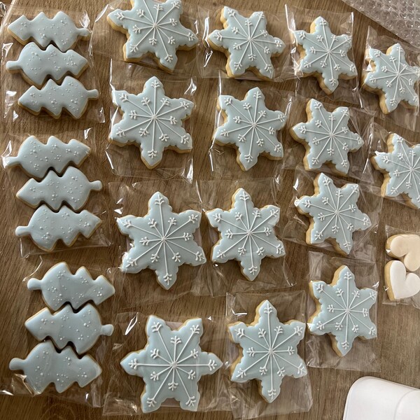 Personalised New Baby Iced Biscuits, Set of 12 Baby Shower Biscuits ...