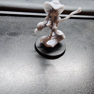 Dragonborn Flag Guard 32mm Resin Miniature Dnd Miniatures Dungeons ...