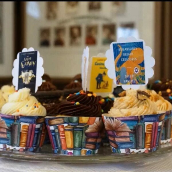 Books/reading Cupcake Wrapper - PRINTABLE Library Cupcakes, School ...
