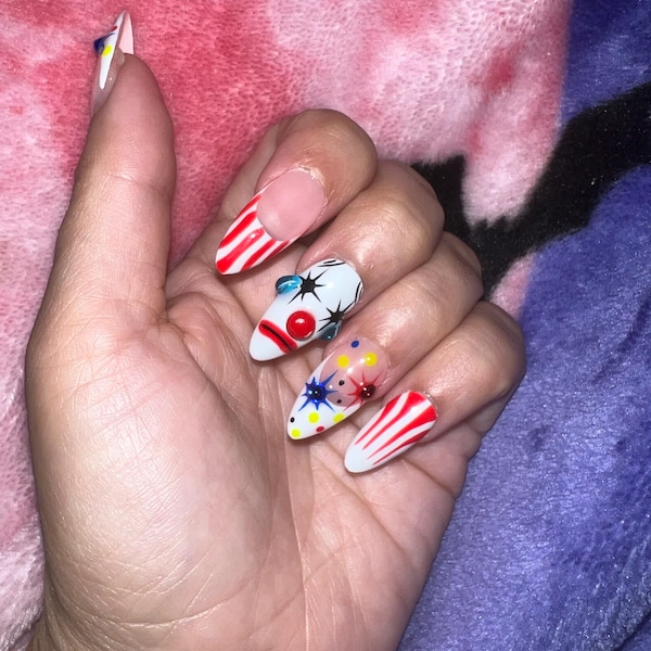 3D Spooky Summer Circus Clown Nail Art | Circus Clown | Press on Nails ...