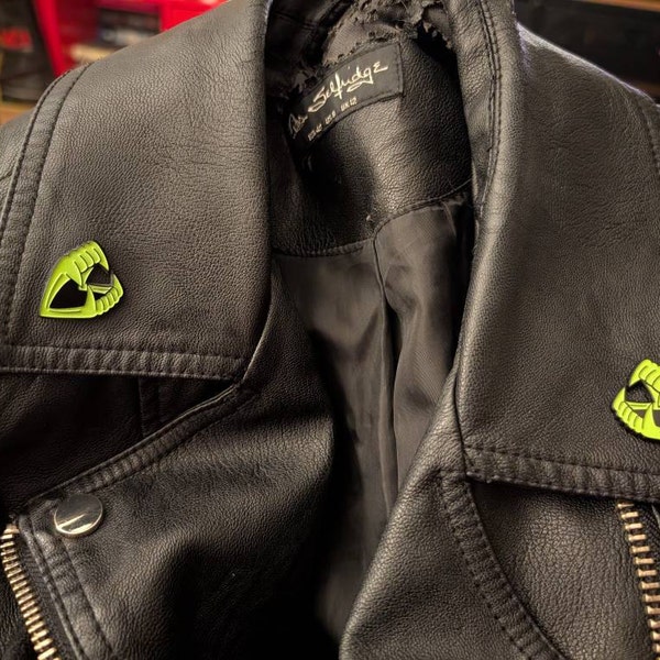 Spiderweb Convertible Clasp Handbag in Black - Spooky Halloween Fashion ...