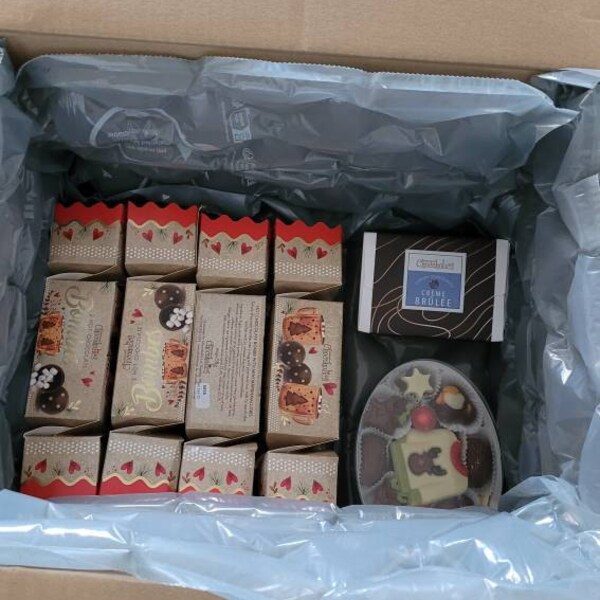 Luxury Dark Chocolate Taster Box, 18 Luxury Dark Chocolates in a ...