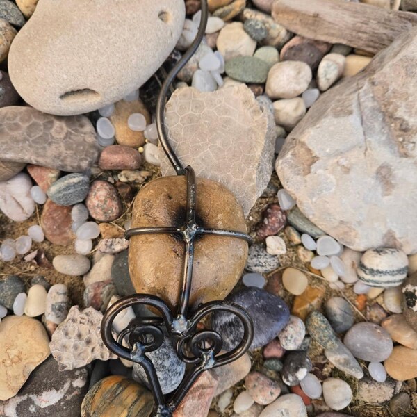 Praying Mantis Mini Size. Holds a Medallion From Hook on Arms. Comes ...