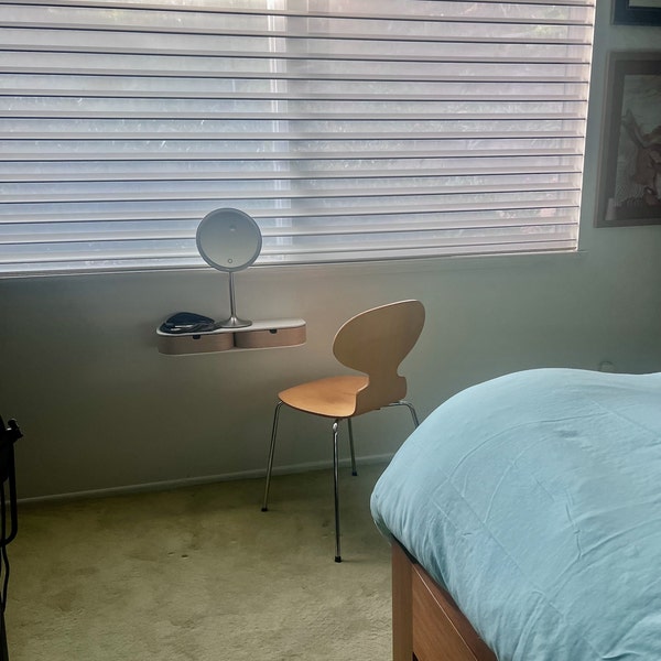 Floating Wall Make-up Table, Women Cosmetic Console, Walk in Wardrobe ...