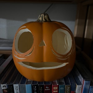 Lil Boo - HHN Pumpkin Replica - Etsy