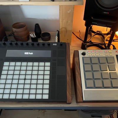 Vertical Desktop Pedalboard / Effects Pedal Stand / Guitar Pedals ...