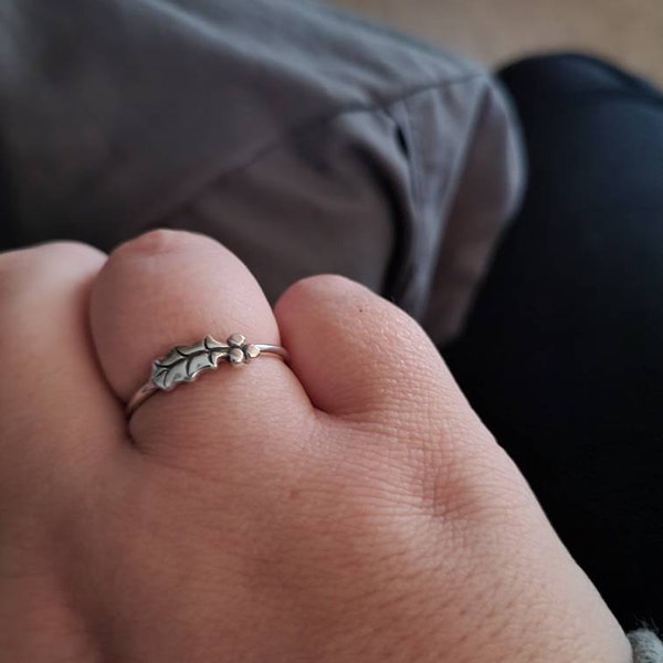 Sterling Silver Holly Ring, Leaf and Berry, Stacking, Winter Jewelry - Etsy