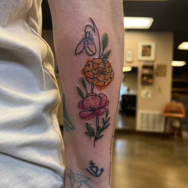 Daisy April Flower, Birth Flower Line Art Tattoo Drawing Design ...