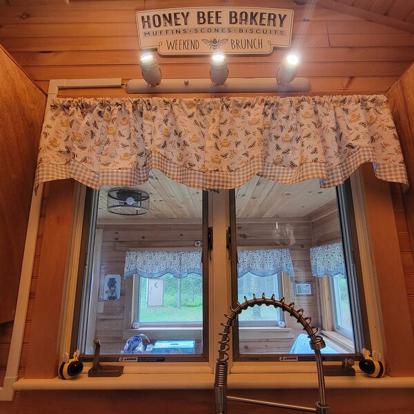 FARMHOUSE BEE VALANCE. Beehives, Beekeeper, Honey, Gray Check, Kitchen ...