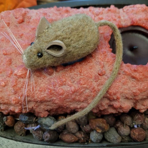 Needle Felted Life Size Mouse, Brown Mouse, Mouse Statue, Fibre Art ...