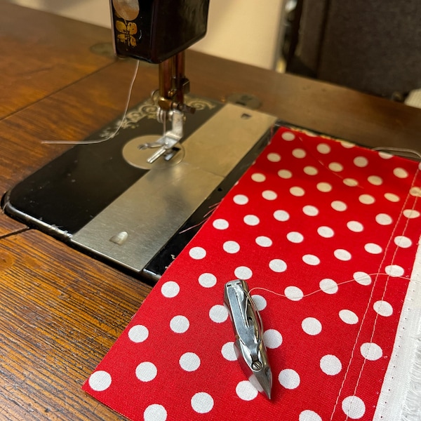 5 X Sewing Machine Bobbins for Vintage Harris, Defiance & New Home ...