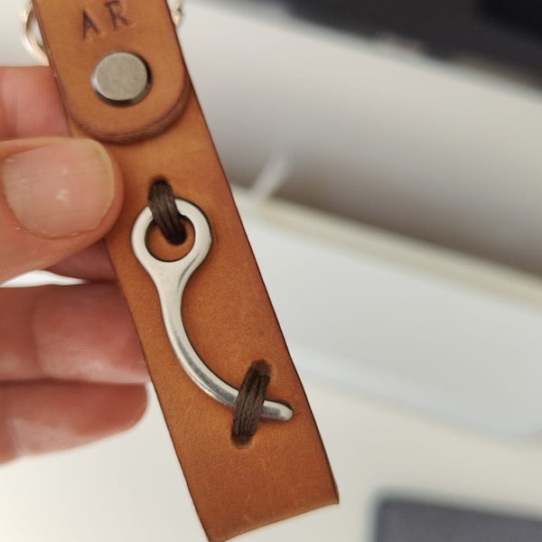 Personalised Leather Keyring With Genuine Parachute Closing Pin - Gifts ...