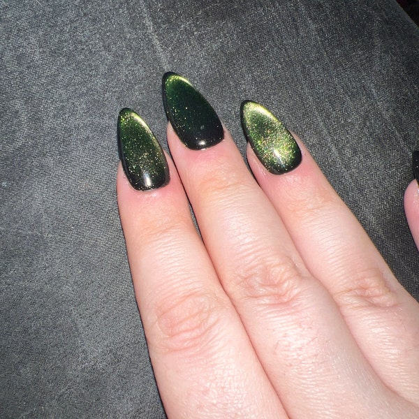 COVEN | Green Color Shifting Cat Eye Velvet Press on Nails | Witchy ...