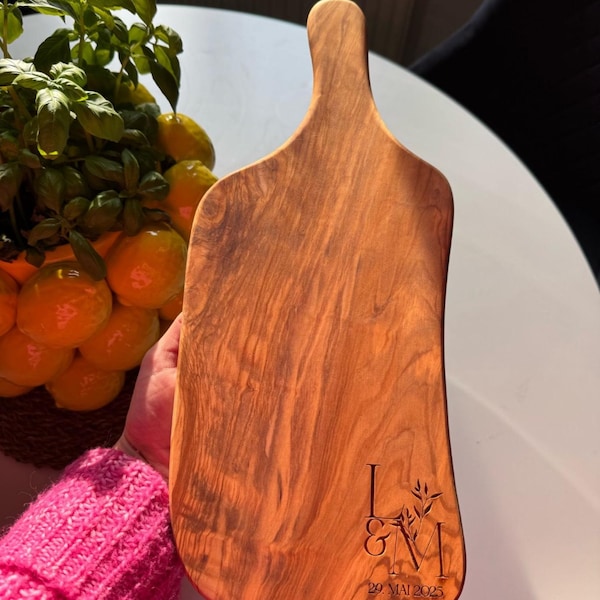 Personalisiertes großes Servierbrett aus Akazie oder Olivenholz ...