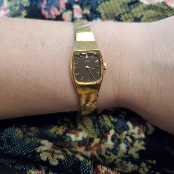 Vintage Caravelle by Bulova N2 1972 Mechanical Wind Gold Tone Ladies Ladies Dress Cocktail Watch ...