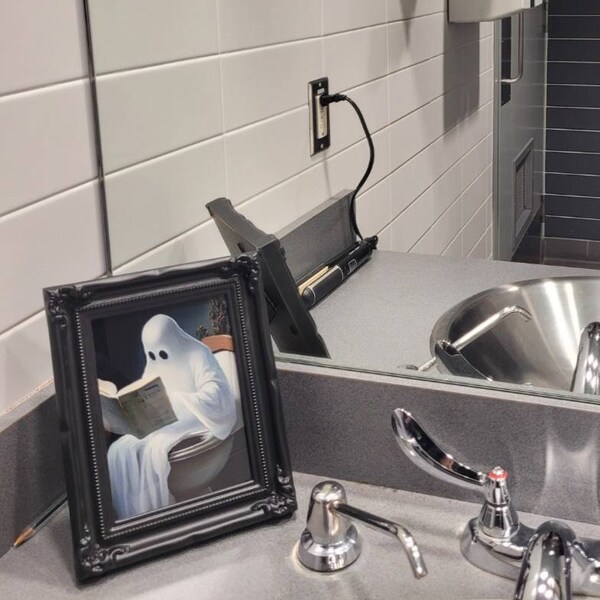 Ghost on Toilet, Ghost in Bathroom Print, Dark Academia, Vintage Poster ...