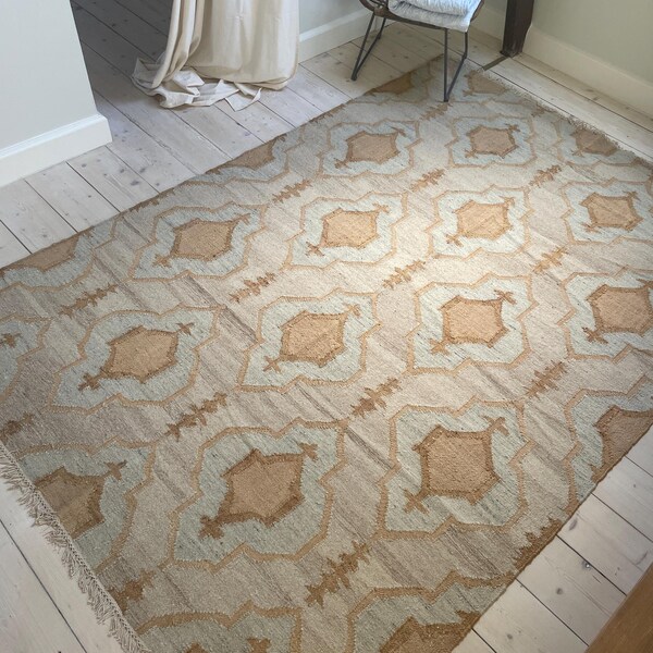 FRANKLIN White Wool and Gold Viscose Abstract Designer Hand Tufted Rug ...