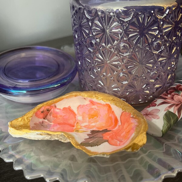 Spooky Halloween Oyster Shells, Glossed Shells With Metallic Trim ...