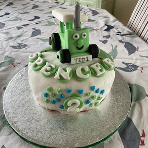 Edible Tractor Ted Cake Topper personalised - Etsy