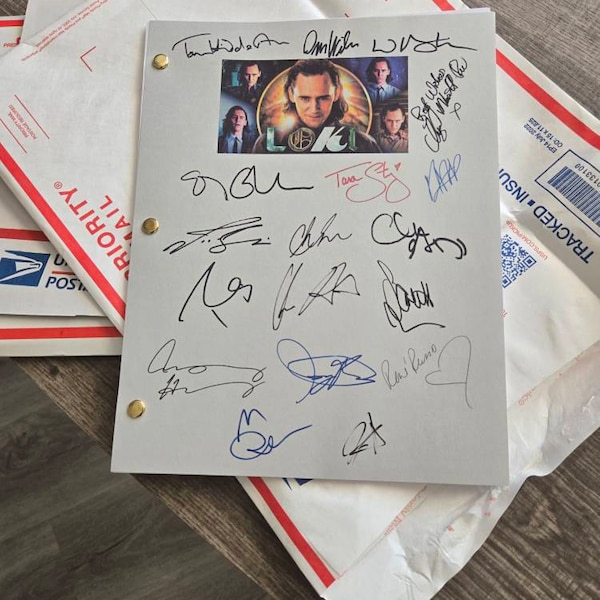 The Maze Runner Signed Film Movie Script Screenplay X8 Dylan O'brien ...