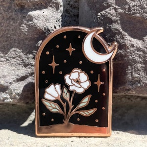 La Luna Enamel Pin Tarot Card Pin Moon Pin Oracle Cards - Etsy