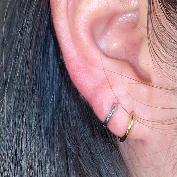 14k Yellow Gold Hoop Earrings (12-50x2.0mm), Piercing to Lobe, Upper ...