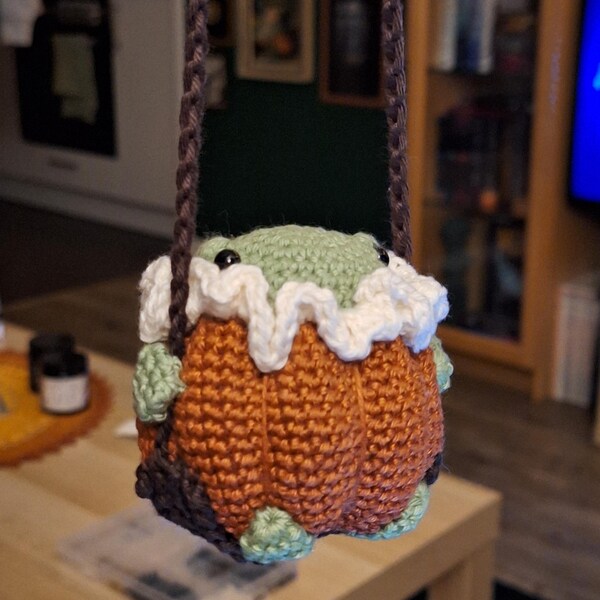 Pumpkin Frog Car Charm Crochet Pattern Low-sew PDF English | Halloween ...