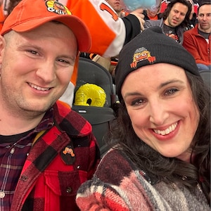 Peeping Gritty Pin Philadelphia Flyers, Gritty - Etsy