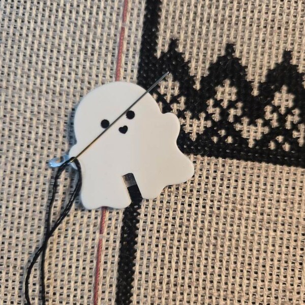 3-in-1 Needle Threader With Minder and Thread Cutter Mama Fox Sewing ...