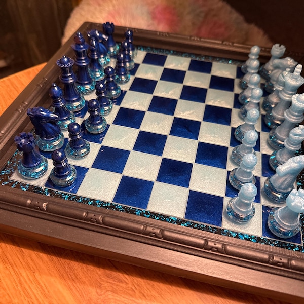 Handcrafted Quality Resin Chess Set, Vibrant Matching 32 Piece Chessmen ...