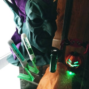 Oscorp Lizard/green Goblin Serum Laboratory Capsule Injector - Etsy Canada