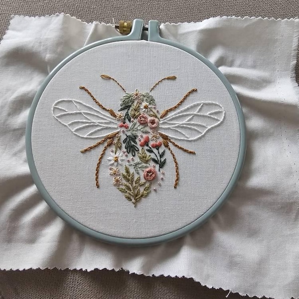 Wildflower Bee // 6 Inch Embroidery Hoop Art // PDF Pattern With ...