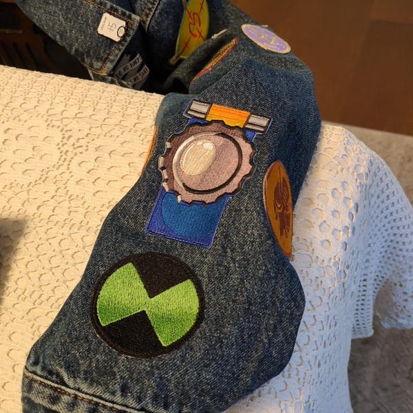 Omnitrix Vinyl Sticker - Etsy