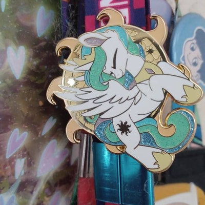Izzy Moonbow 2 Glitter Enamel Pin My Little Pony : A New Generation ...