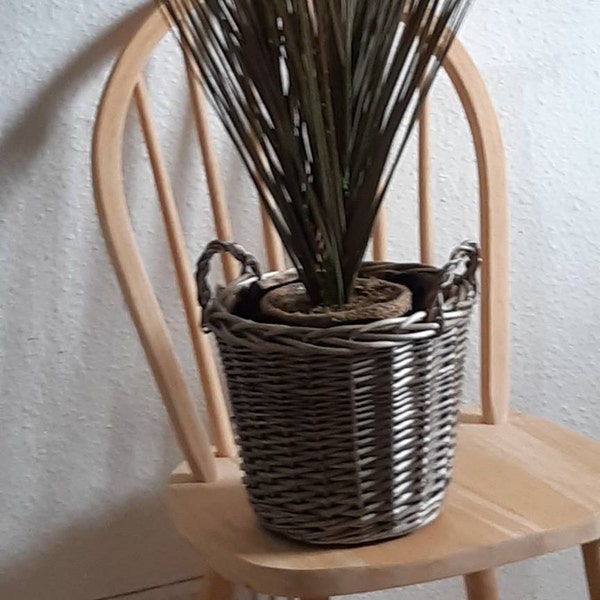 REDUCED 18 Inch Large Wicker Hamper With Antique Wash Finish, Lid ...