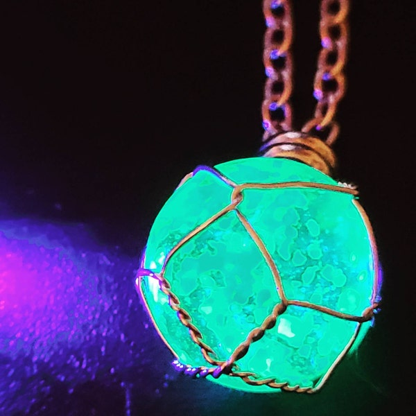 FFVII Glowing Holy Materia Necklace - Final Fantasy VII Inspired Glow ...