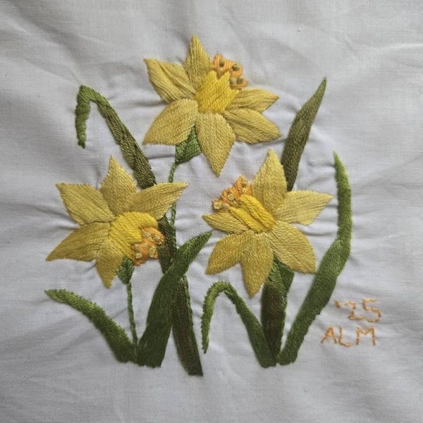 Daffodil Embroidery Pattern, Daffodils Embroidery Design, Flower ...