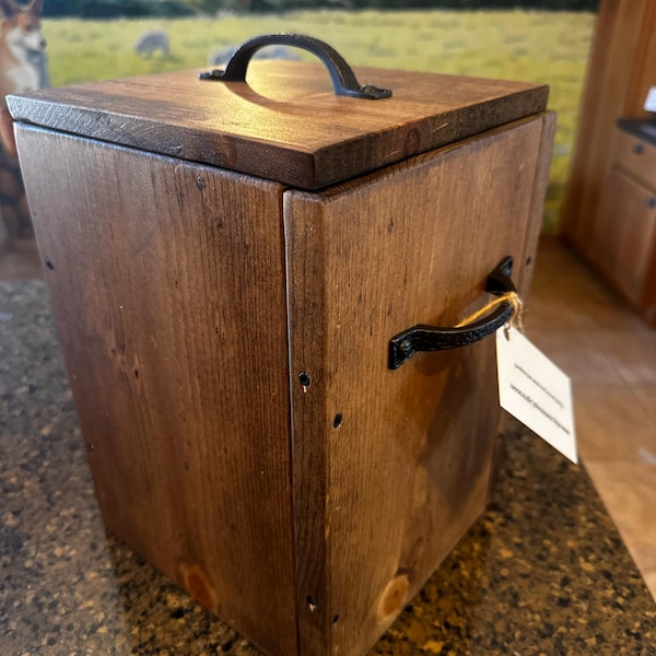 PROVINCIAL Rustic Garbage Can With Lid, Bathroom Trash Can, 2 Sizes ...