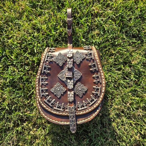 Helm Plaque - Dancing Men With Spears - PV04 - Etsy