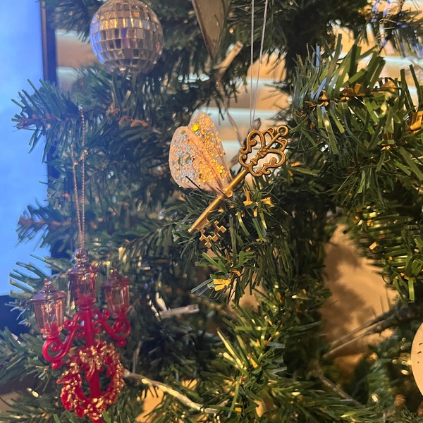 Magical Flying Keys! Christmas Tree Winged Keys, Magic Party Decor ...