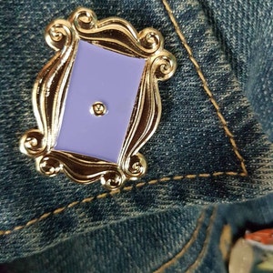 Friends Door Frame Enamel Pin Badge TV Show Novelty Fan Piece FRIENDS ...