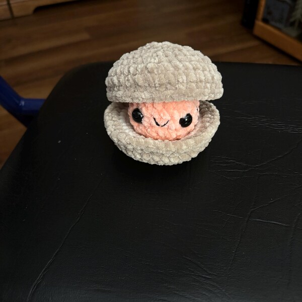 PATTERN: Low Sew Cleo the Clam Pattern - Amigurumi Clam Pattern ...