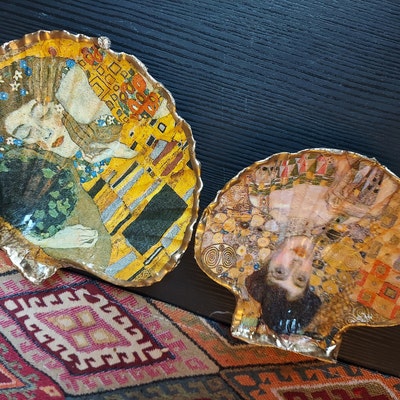 William Morris Granville Gold and Green Scallop Shell Dish Ornament ...