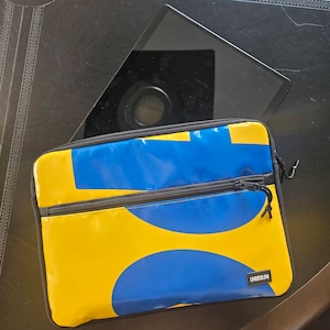 MacBook Pro 16 Inch Case With Compartment from Upcycled Fabric, Green ...