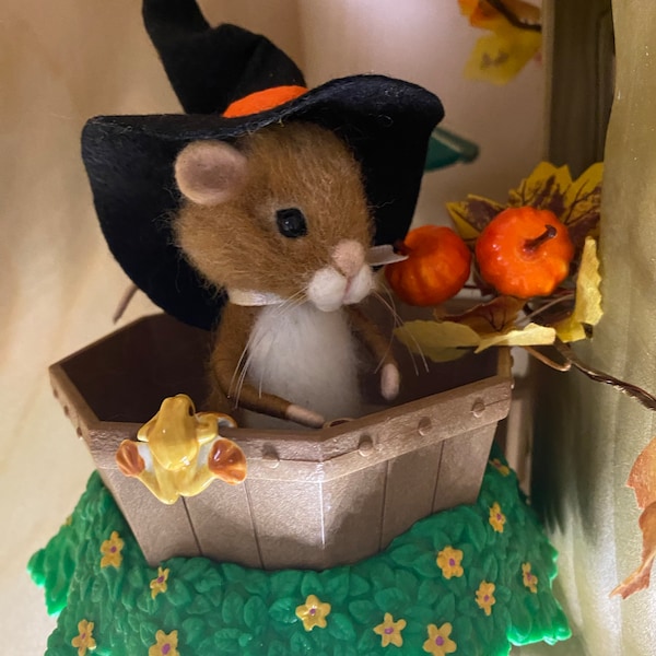 Needle Felted Halloween Witch, Felted Gift for Halloween, Wool ...