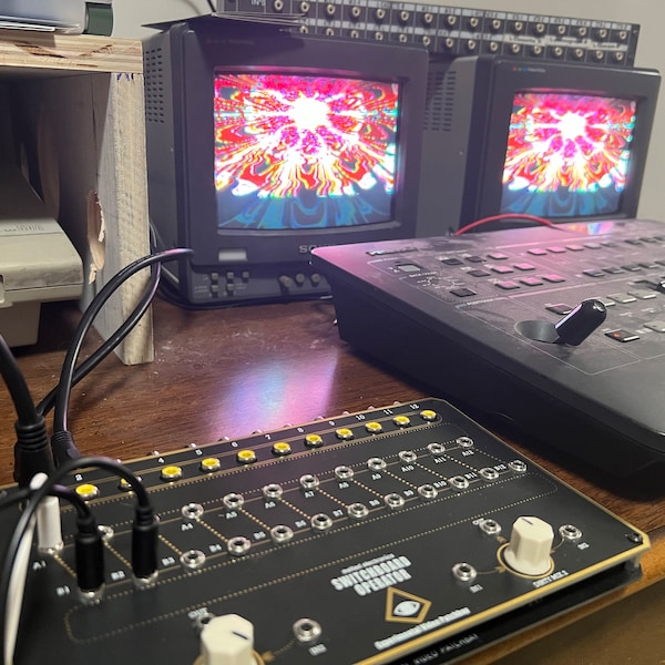 HD Analog Glitch Device - Video Breaker - Etsy