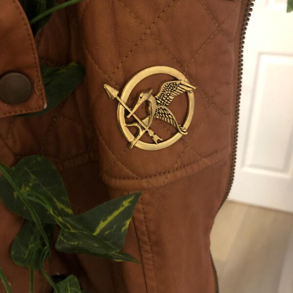 Trauma Made Me Hilarious - Funny Pin Badge - Etsy