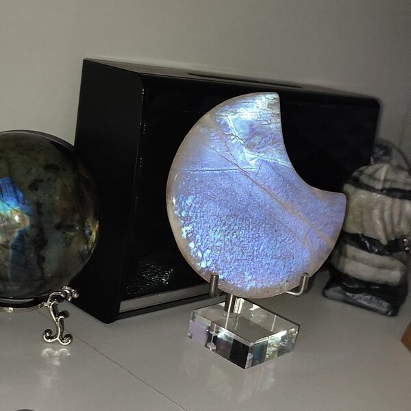 Natural Large Moonstone With Sunstone Carvings/belomorite Moonstone ...