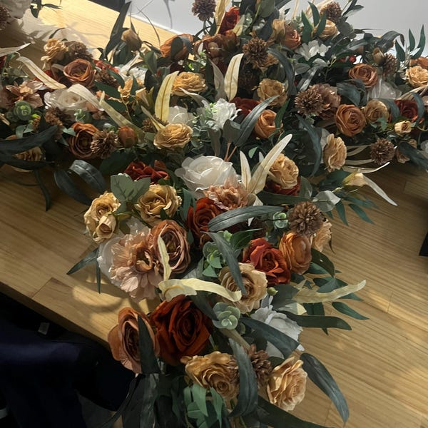 Baby's Breath and Rose Horn Arch Flowers for Wedding, Wedding Pillar ...