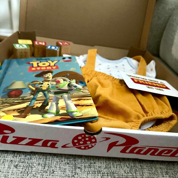 Krusty Krab Pizza Box, Full Size Costume Prop From Spongebob Pizza ...